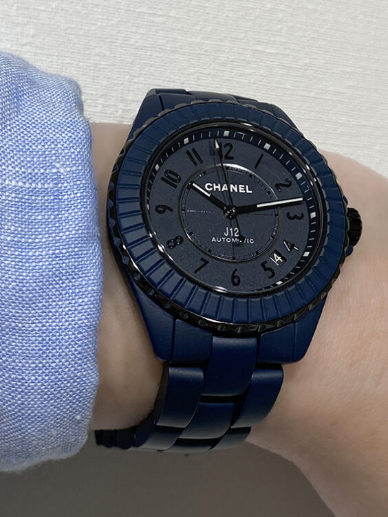 【2025年新作】シャネルの“ブルー” J12 BLEU キャリバー12.1 38mm／品番：H9632、J12 BLEU キャリバー12.2, 33mm／品番：H9657 | HASSIN ...